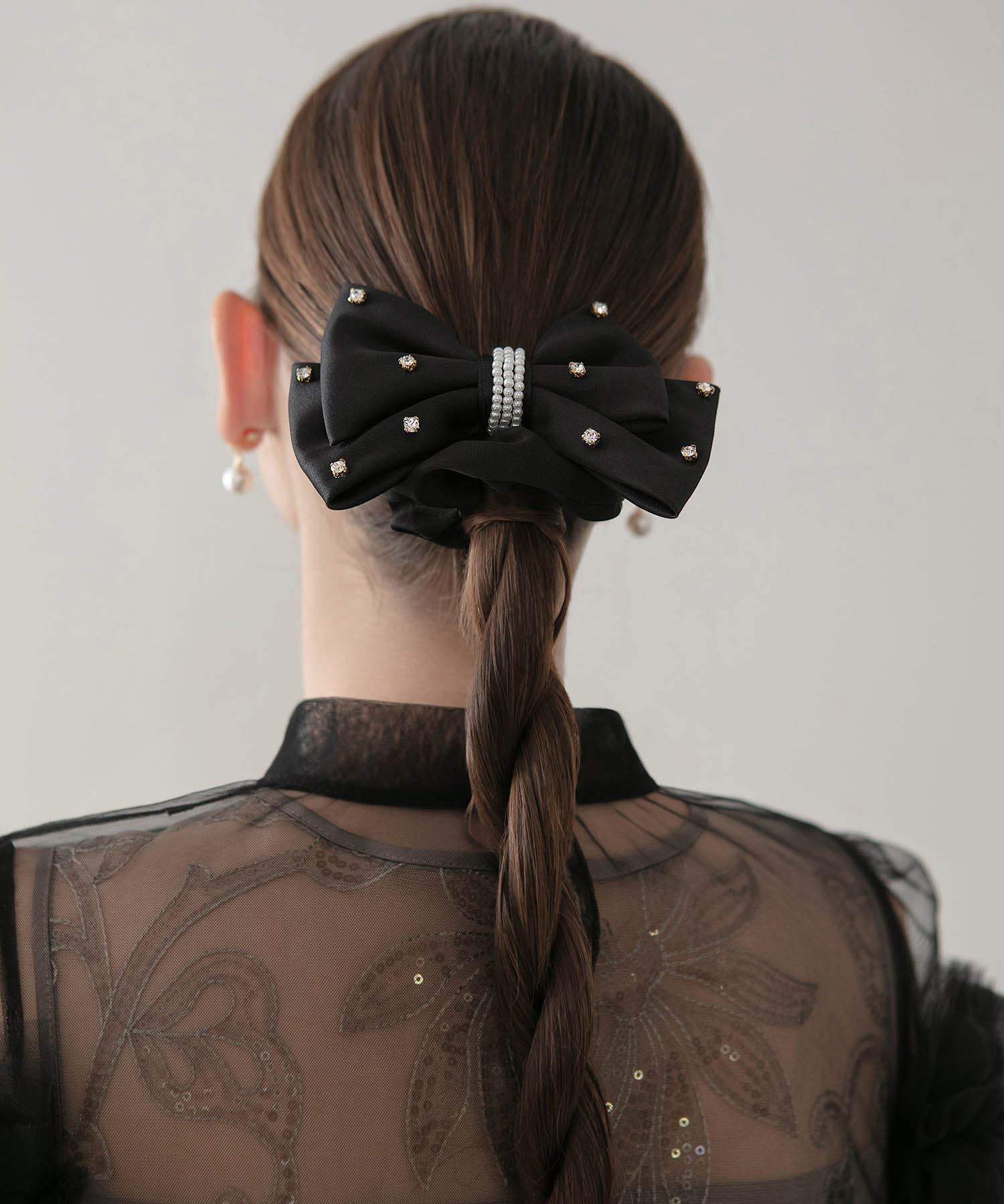 【COMING SOON】パールビジューリボンシュシュ